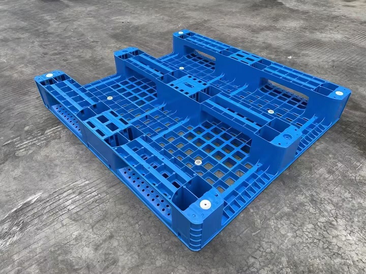 Plastic Pallets in Stock